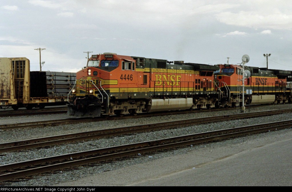 BNSF 4446